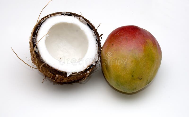 Coco e Manga imagem de stock. Imagem de fruta, manga, delicioso - 1904785