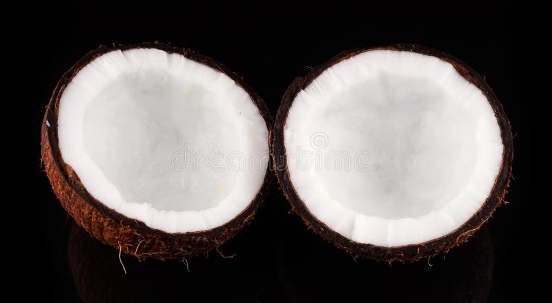 Coco Picado Sobre Fondo Negro Foto de archivo - Imagen de hawai, fruta ...
