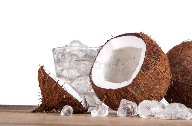 Coco tropical imagem de stock. Imagem de aberto, marrom - 150826391