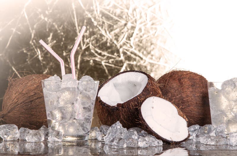 Coco tropical imagen de archivo. Imagen de tropical - 150830357
