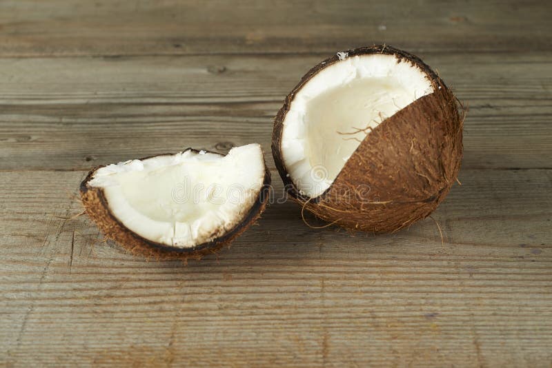 Coco Tropical, Em Uma Tabela De Madeira Imagem de Stock - Imagem de ...