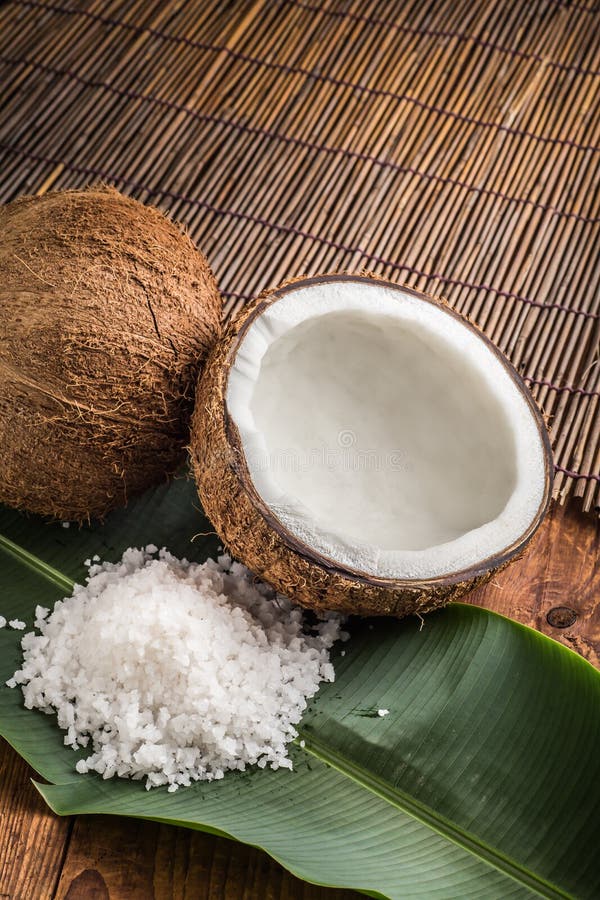 Azúcar Del Coco De Brown Aislado Foto de archivo - Imagen de forma ...