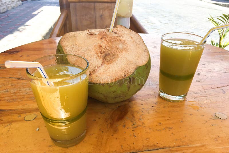 Coco Y Sugar Cane Juice Tropicales Foto de archivo - Imagen de dulce ...