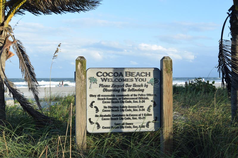 Cocoa Beach Florida editorial photography. Image of surf - 147556662