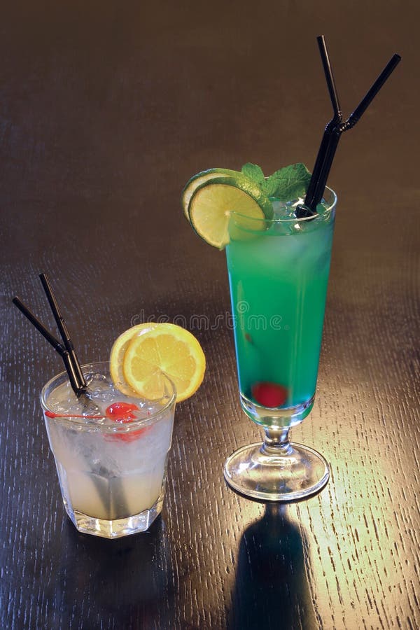 Coctails based on alcohol stock image. Image of lemon - 8814625