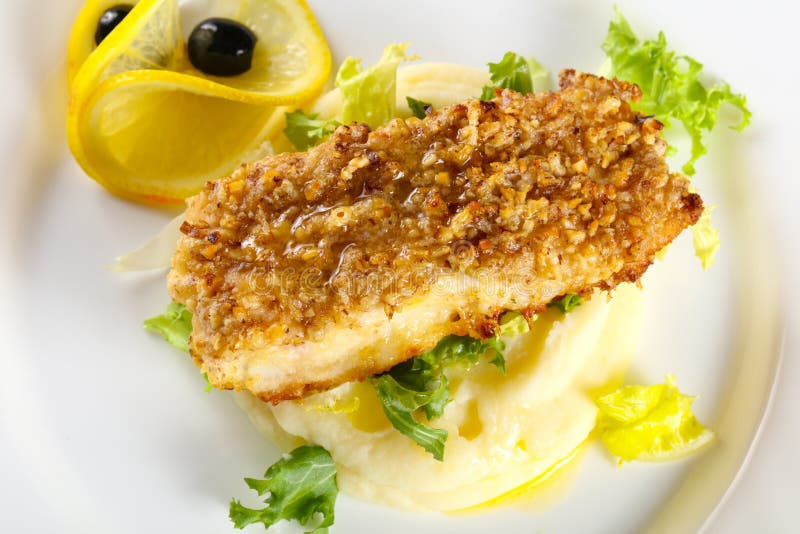 Cod Fish with Mashed Potato Stock Photo - Image of lemon, meat: 129615554
