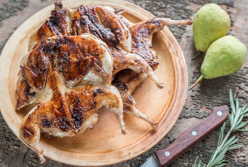 Codornices Asadas a La Parrilla Foto de archivo - Imagen de pollo ...