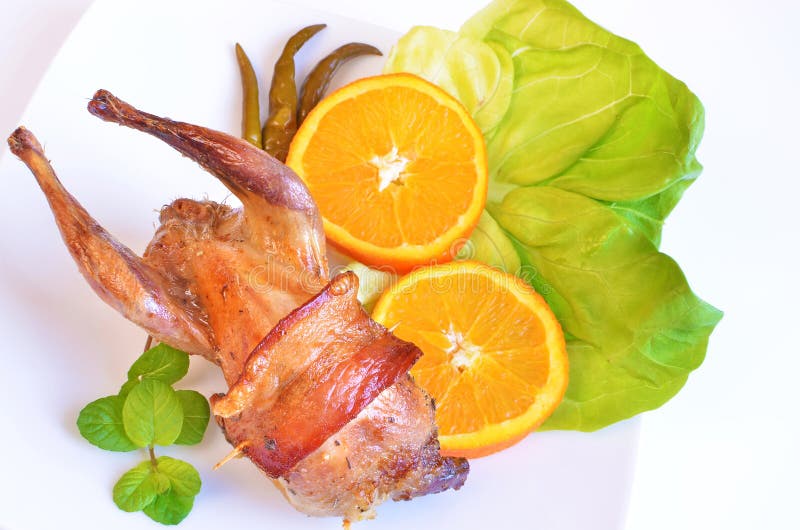 Codornices Cocidas Al Horno Foto de archivo - Imagen de juego ...