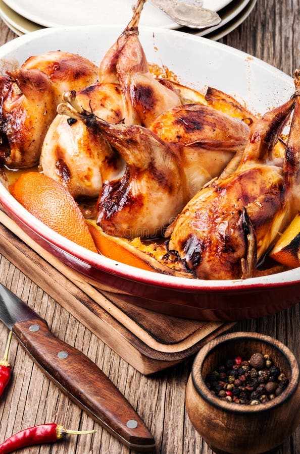 Codornices Fritas Deliciosas Foto de archivo - Imagen de carne, comida ...