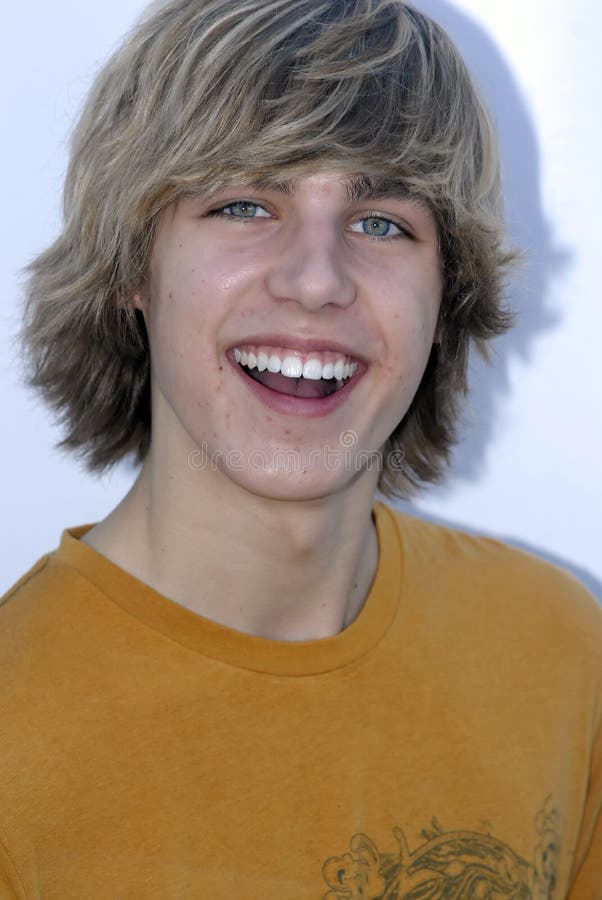 Cody Linley Auf Dem Roten Teppich. Redaktionelles Foto - Bild von ...