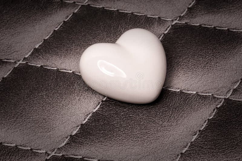 Coeur Blanc Comme Symbole D'amour Photo stock - Image du fermer, espace ...
