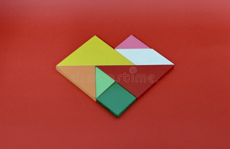 Coeur Constitu? Par Des Morceaux De Tangram Photo stock - Image du ...