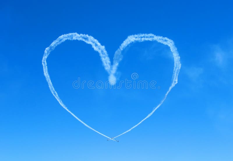 Coeur dans le ciel 2 photo stock. Image du traînée, amour - 655032