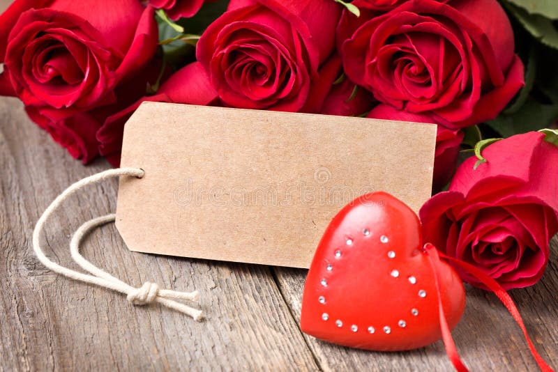 Coeur rouge, roses rouges image stock. Image of abstrait - 38891709