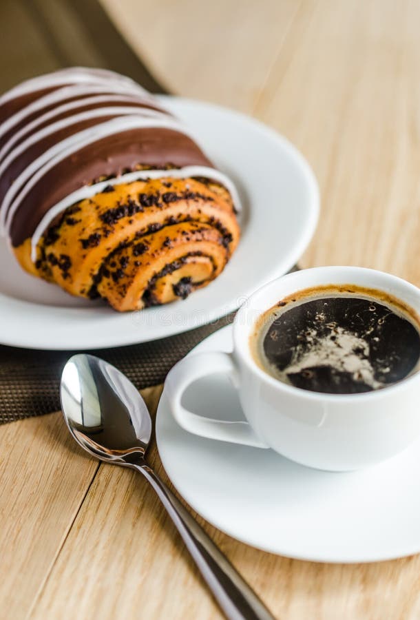 Coffe & bulle arkivfoto. Bild av kopp, efterrätt, kräm - 33418974