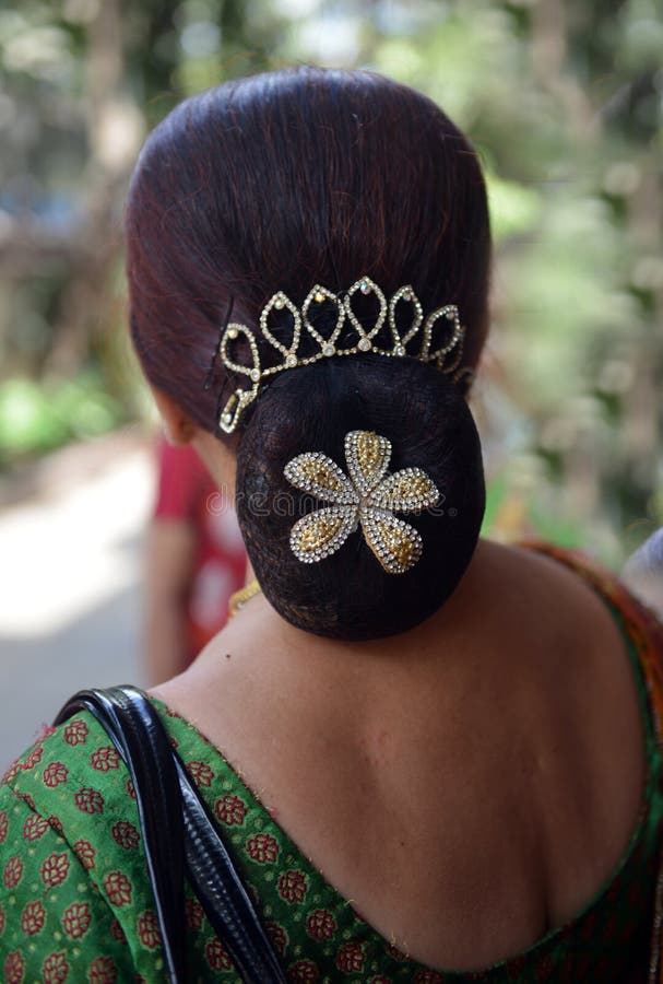 Coiffure Indienne - Petit Pain Image stock éditorial - Image du ...