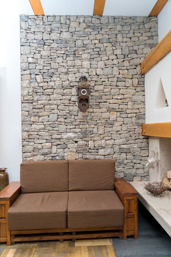 Coin Moderne D'un Salon Avec Le Divan Brun Image stock - Image of beau ...