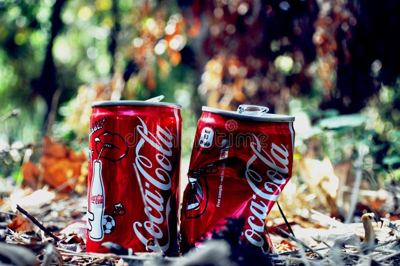 Coke cans editorial photo. Image of park, cans, cola - 98464631