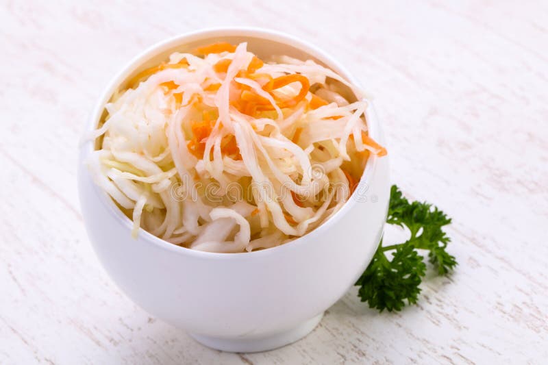 Col fermentada tradicional foto de archivo. Imagen de dieta - 115733144