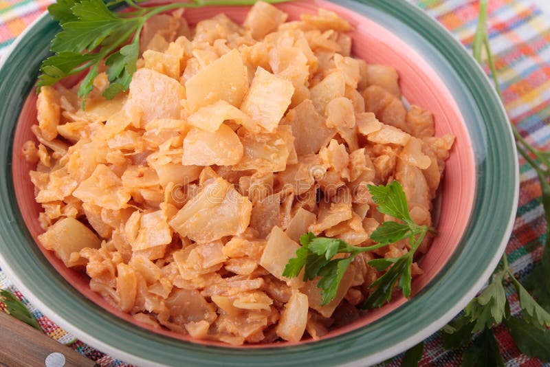 Col Roja Guisada Con La Salchicha Frita Foto de archivo - Imagen de ...