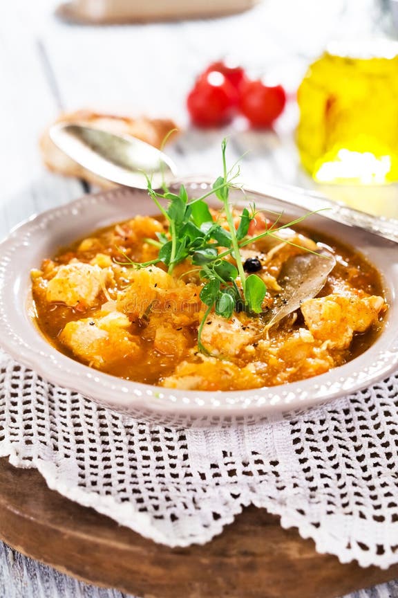 Col guisada con la carne foto de archivo. Imagen de goulash - 109575760