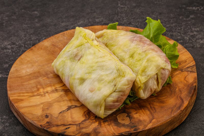 Col Rellena Cruda Casera Con Carne Imagen de archivo - Imagen de blanco ...
