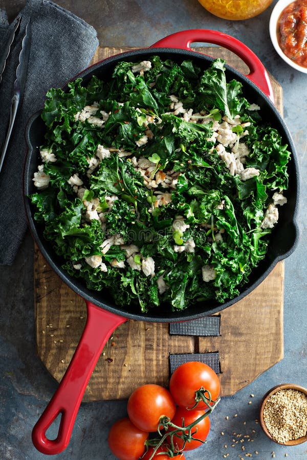 Col Rizada Salteada Con El Pavo De Tierra Foto de archivo - Imagen de ...