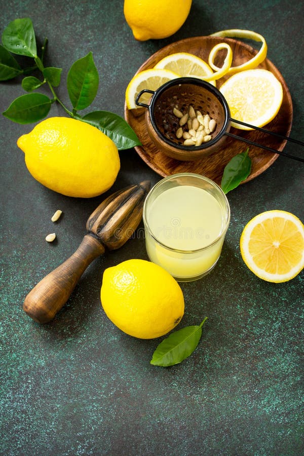 Cold Drink with Freshly Squeezed Lemon Juice and Fresh Lemons Stock ...