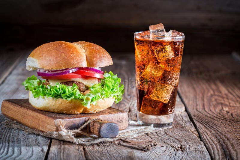 Burger Cold Drink Stock Photos - Download 1,425 Royalty Free Photos