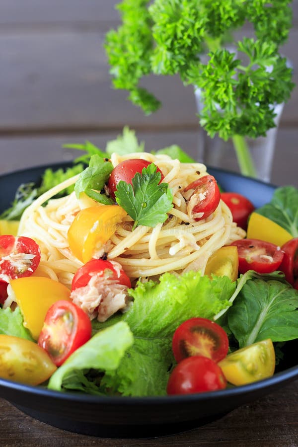 Cold Spaghetti with Tuna and Tomato Stock Photo - Image of wood, salad ...