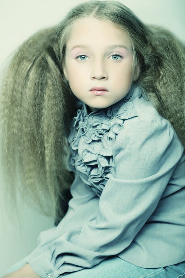 Colegiala imagen de archivo. Imagen de rizado, elemental - 32525071