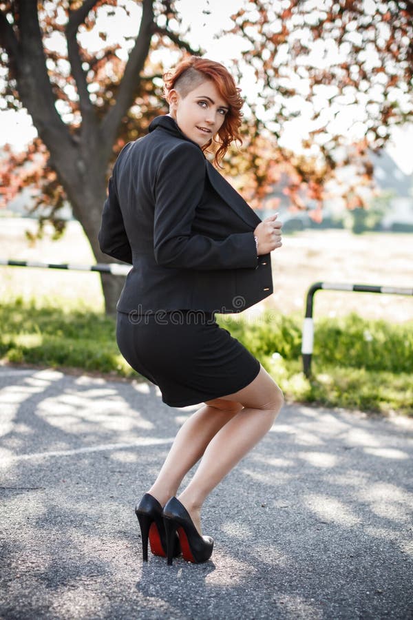 Adolescente voluptuosa imagen de archivo. Imagen de femenino - 30886217