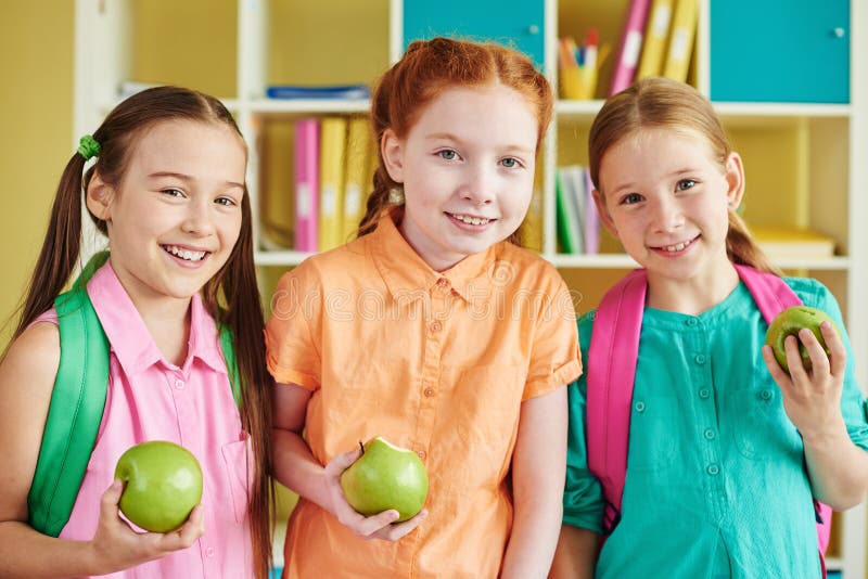 Colegialas amistosas foto de archivo. Imagen de sonriente - 58876866