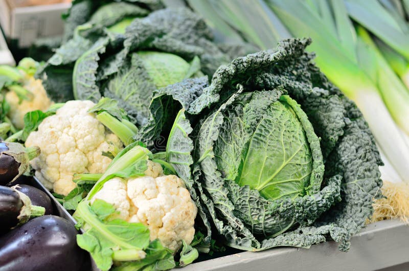 Col De La Coliflor Y De Col Rizada Foto de archivo - Imagen de surtido ...