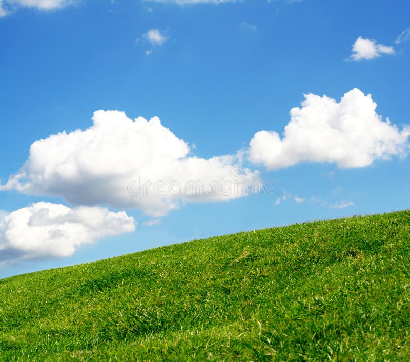 Pasto Y Cloudscape De La Colina Foto de archivo - Imagen de colina ...