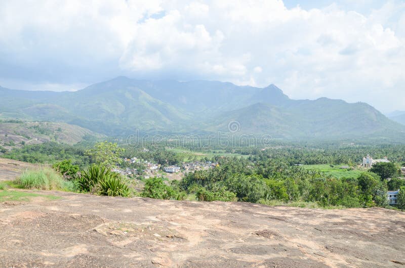 Colinas rocosas de munnar imagen de archivo. Imagen de granjero - 272625883