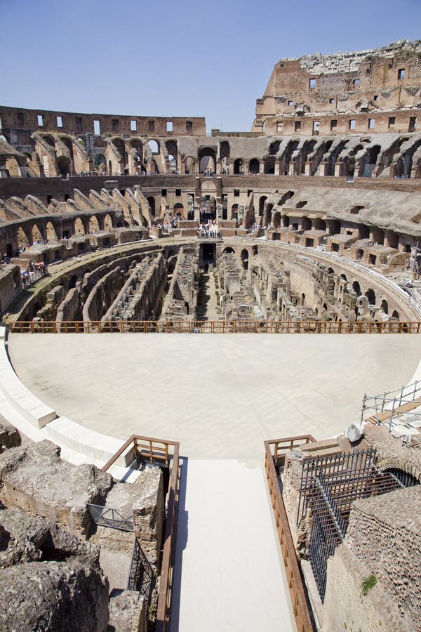 Coliseo Romano - Nimes, Francia Foto de archivo - Imagen de ciudad ...