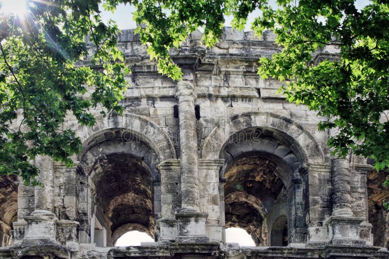 Coliseo Romano - Nimes, Francia Foto de archivo - Imagen de tauromaquia ...
