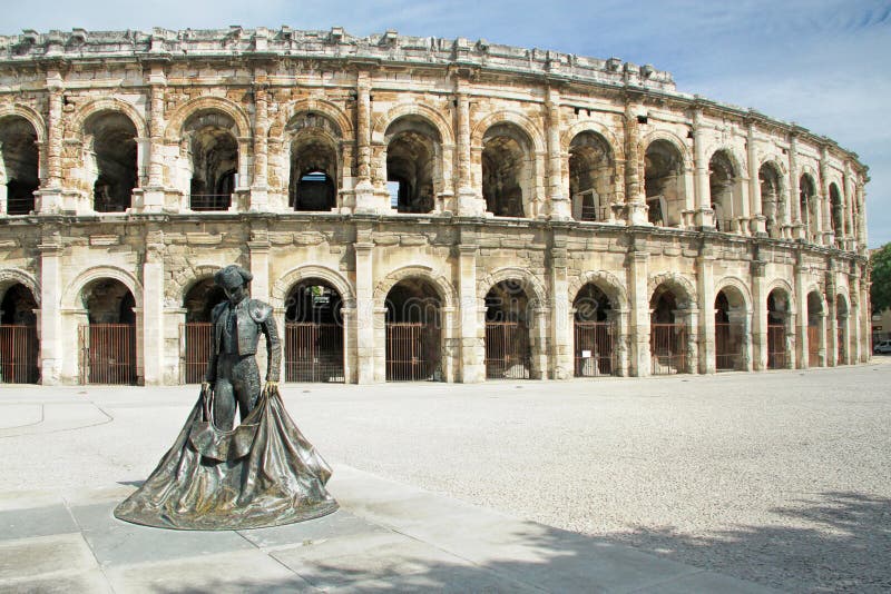 Coliseo Romano - Nimes, Francia Imagen de archivo - Imagen de arco ...