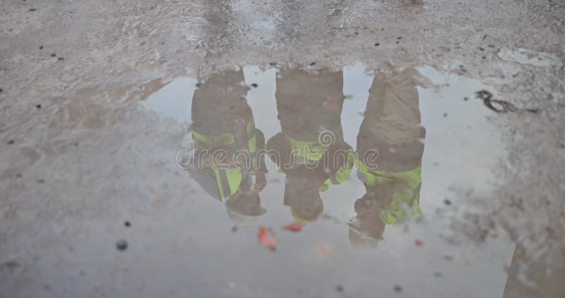 Collaboration, Engineering and Reflection of Construction Worker People ...