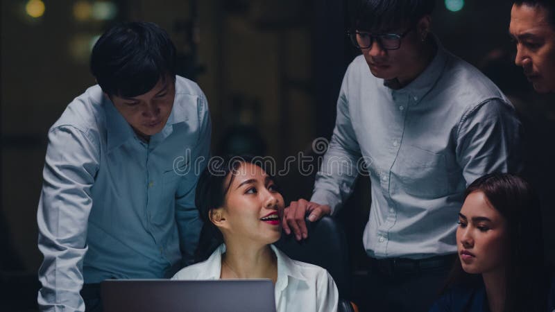 Collaborative Process of Multicultural Businesspeople Using Laptop Presentation and ...