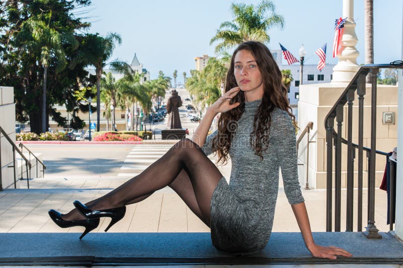 Collants Au Niveau De La Rue Photo stock - Image du femelle, femme ...