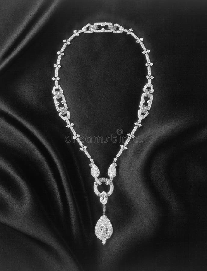 Collar De Lujo De Colgantes Foto de archivo - Imagen de zafiro, plata ...