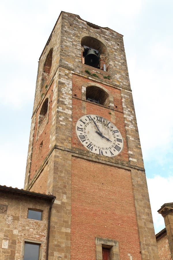 Colle d di val的elsa 库存图片. 图片 包括有 艾尔, 意大利语, 摄影, 工厂, 拱道 - 24847863