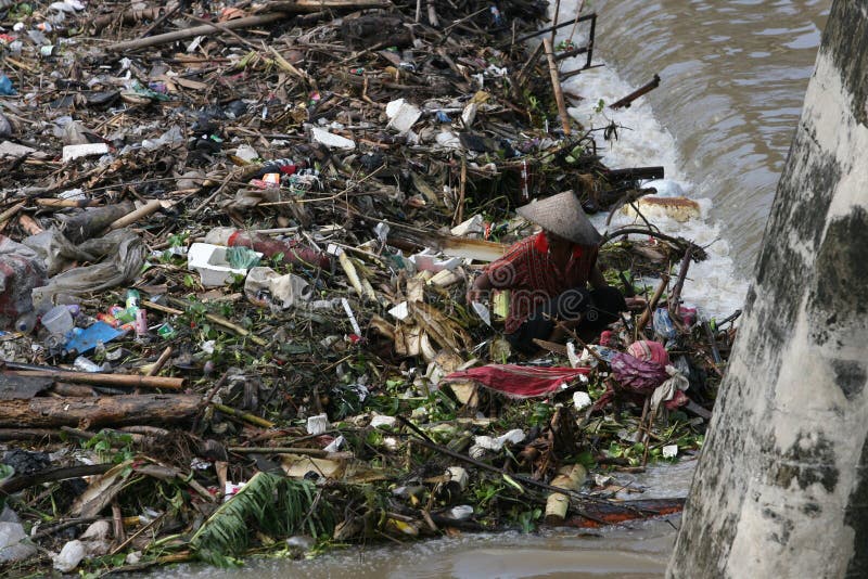 Collect trash editorial photography. Image of scavenger - 34857057