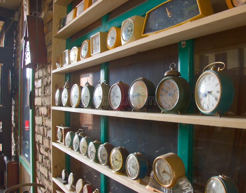 Old clock shop editorial photo. Image of german, rhythm - 43657911