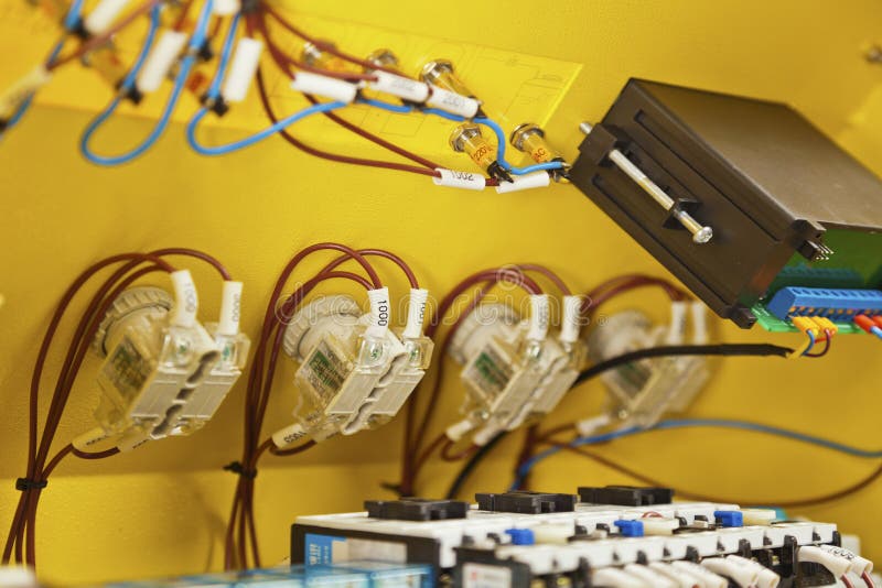 Collegamenti E Componenti Elettrici Fotografia Stock - Immagine di ...