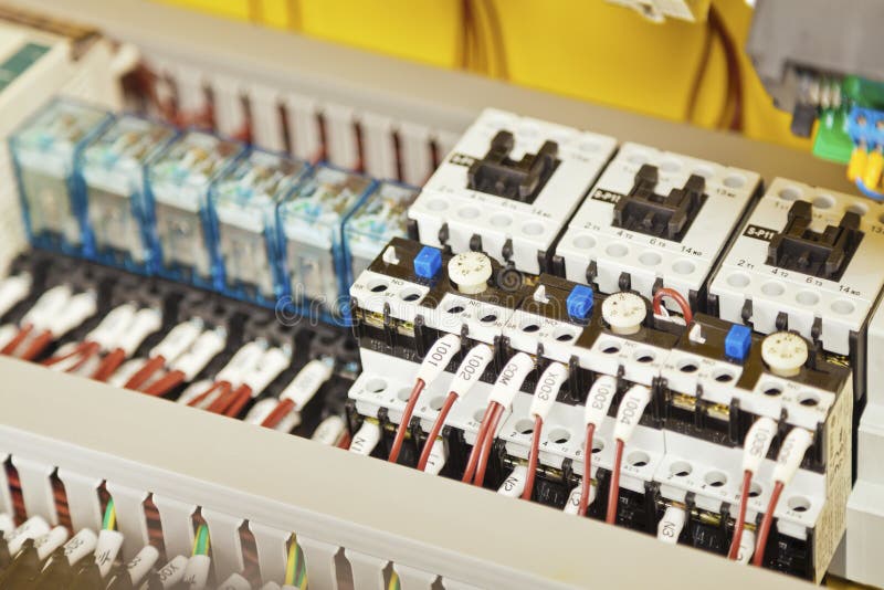 Collegamenti E Componenti Elettrici Fotografia Stock - Immagine di ...