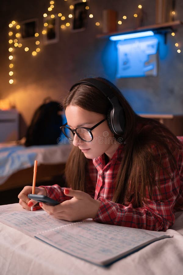 College Student Virtual Remote E Learning Using Mobile Phone App in ...