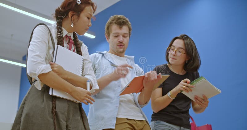 College Students Collaborate: Sharing Notes and Ideas in University ...